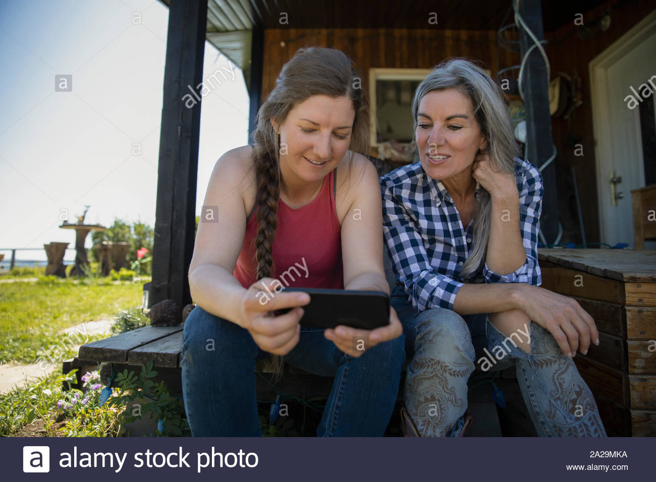 Silver mobile phone hi-res stock photography and images - Alamy