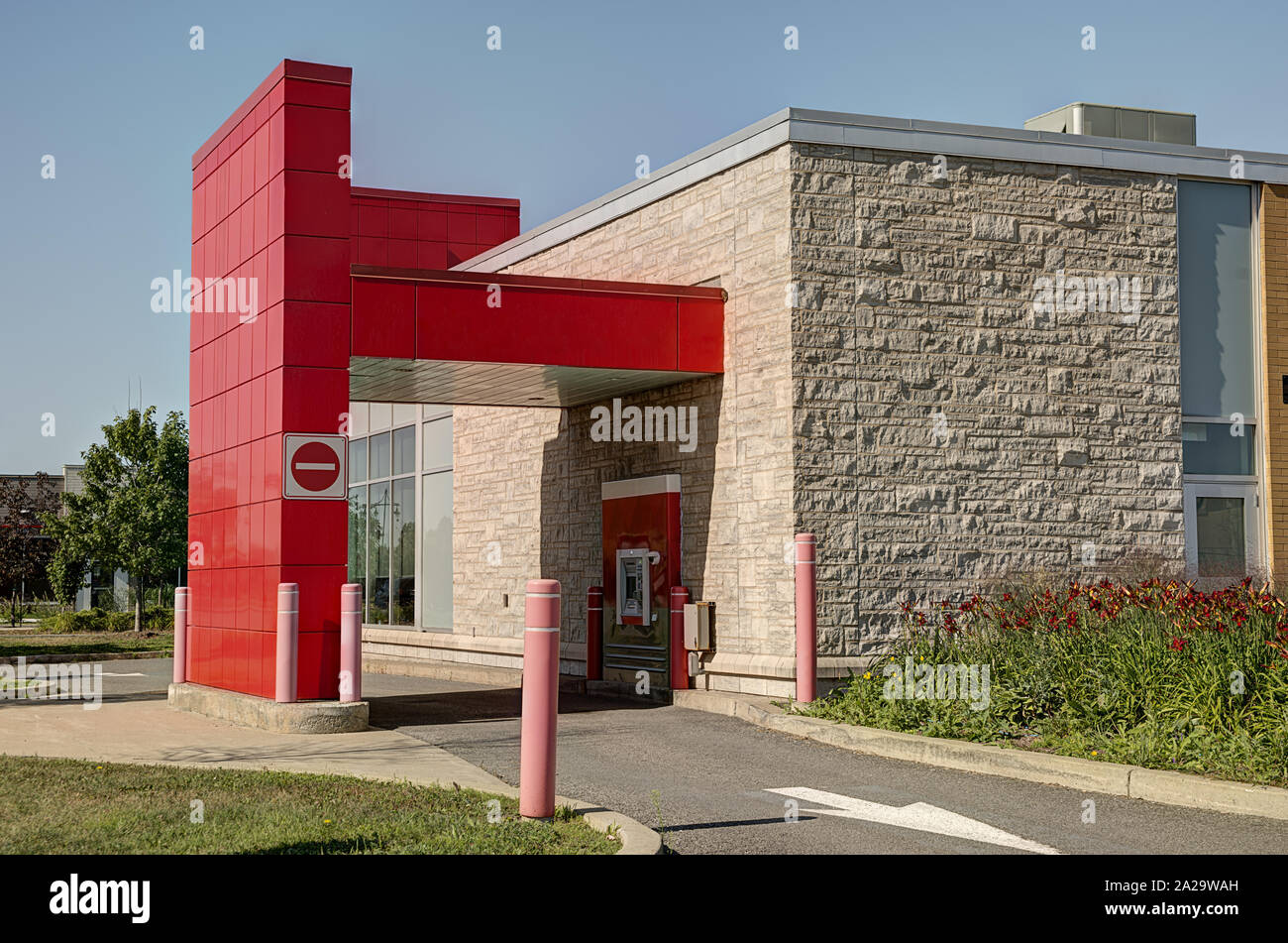 Bank drive thru hi-res stock photography and images - Alamy