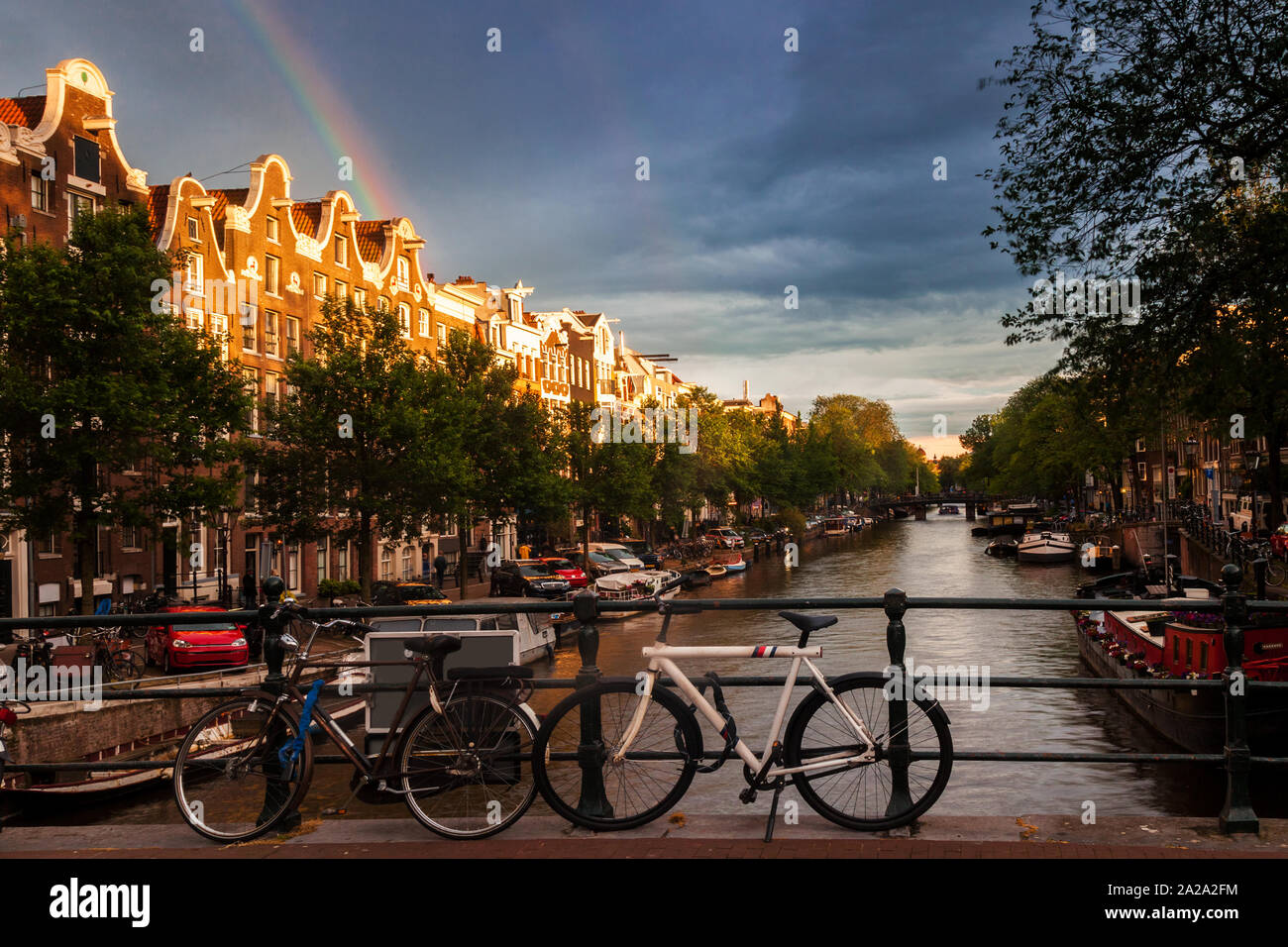 Rainbow in urban wall hi-res stock photography and images - Alamy