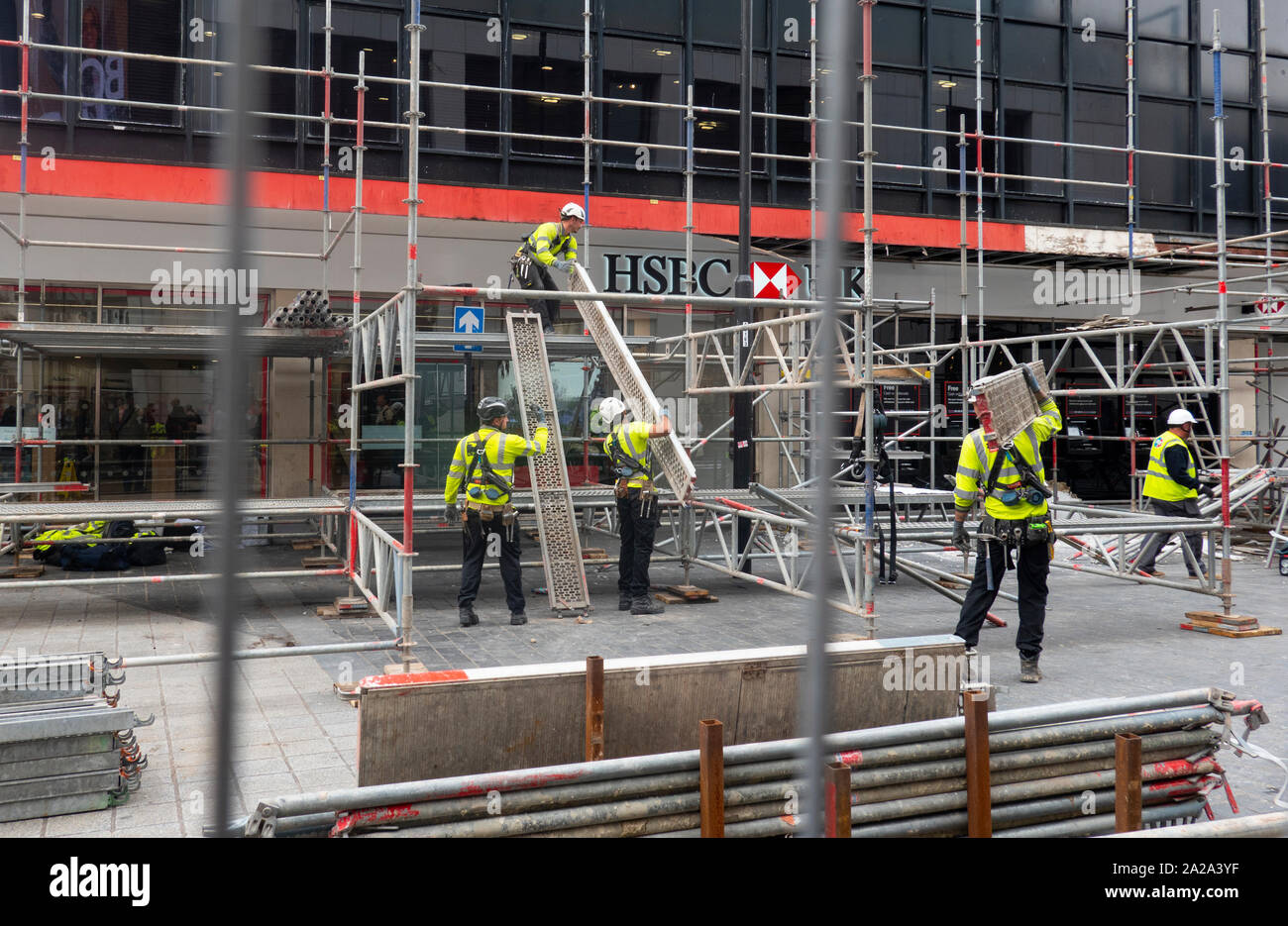 Hsbc uk bank hi-res stock photography and images - Alamy