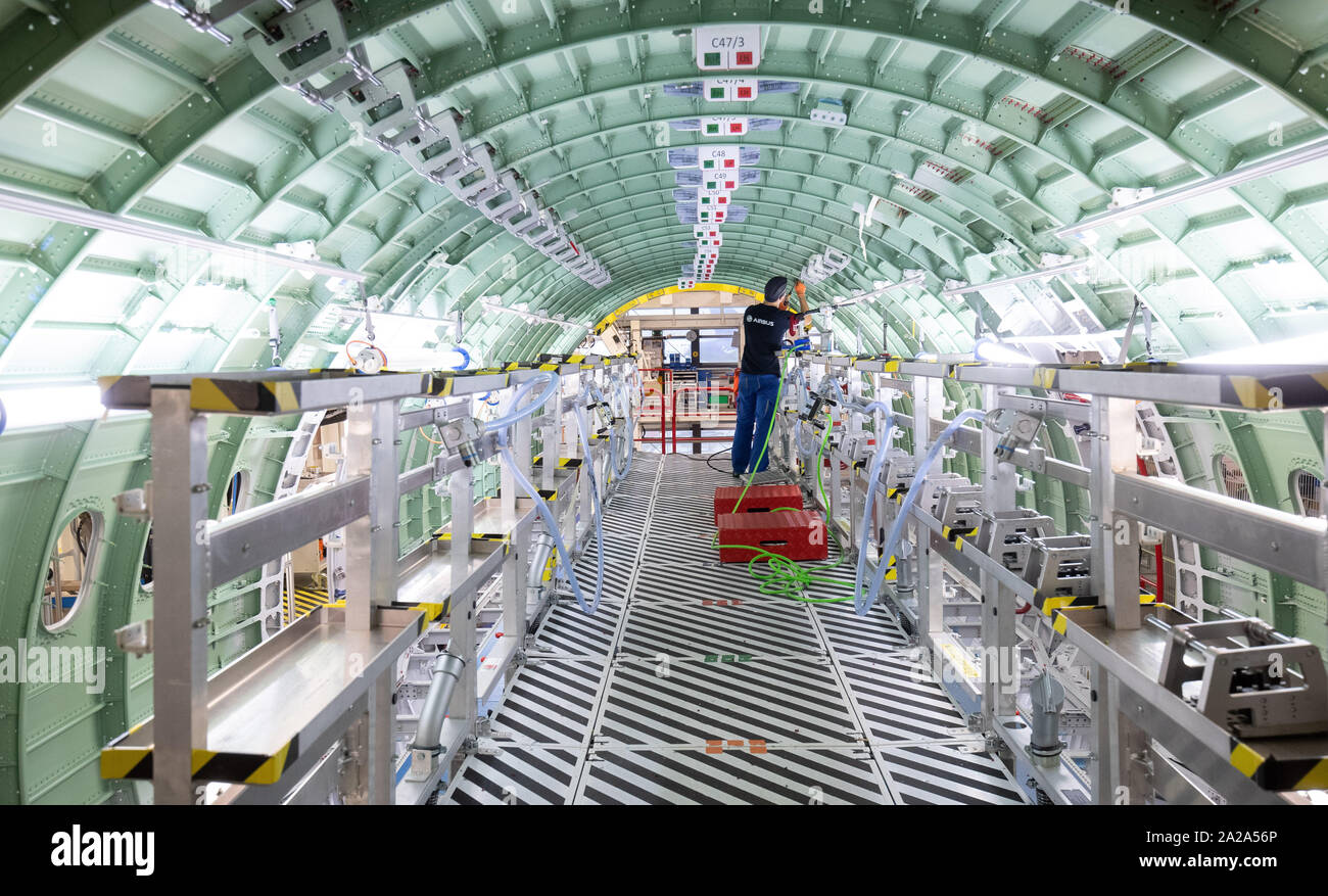 Hamburg, Germany. 01st Oct, 2019. An Airbus technician works in a ...