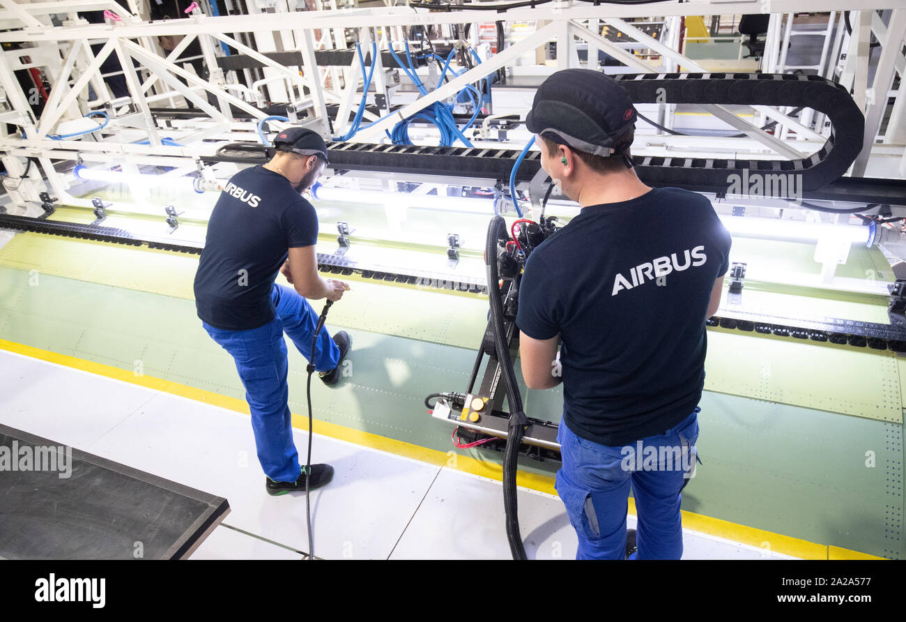 Hamburg, Germany. 01st Oct, 2019. Airbus technicians are working on a ...