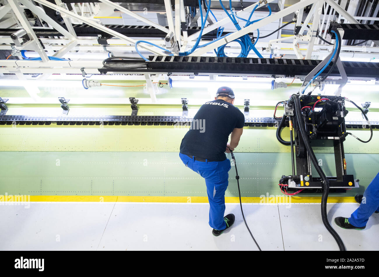 Hamburg, Germany. 01st Oct, 2019. Airbus technicians are working on a ...
