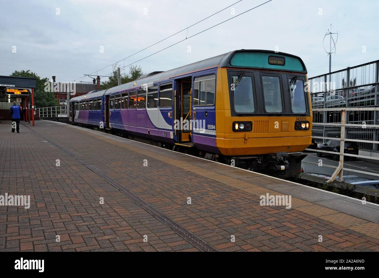 Passengers at wigan north western station hi-res stock photography and ...