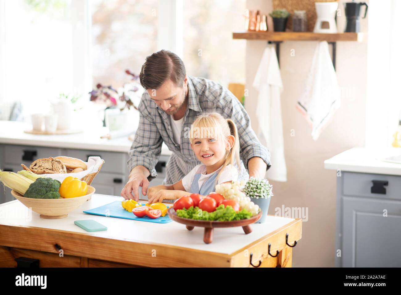 Daddy and daughter cooking together hi-res stock photography and images ...