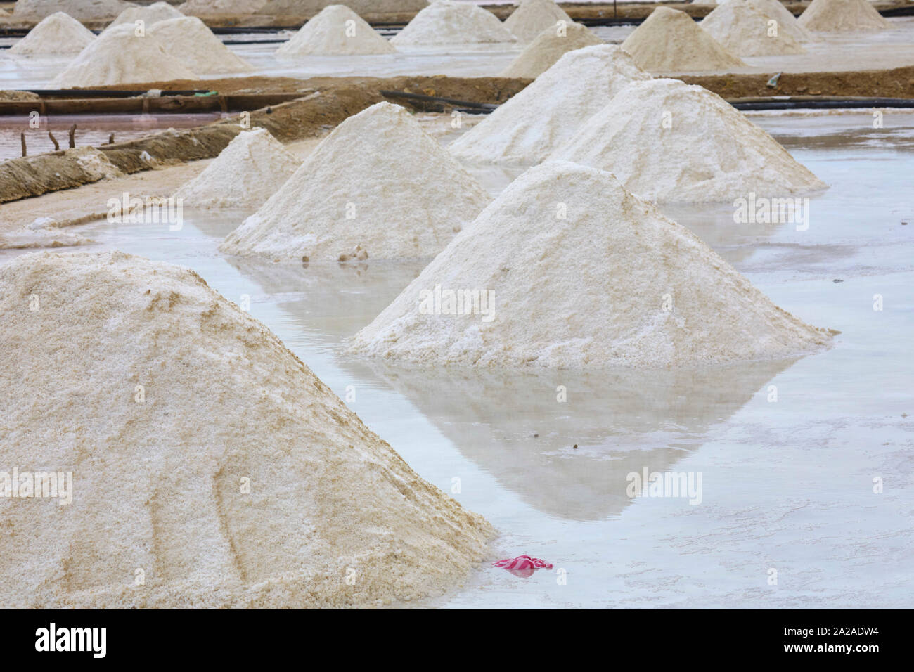 Salt extraction from the sea hi-res stock photography and images - Alamy