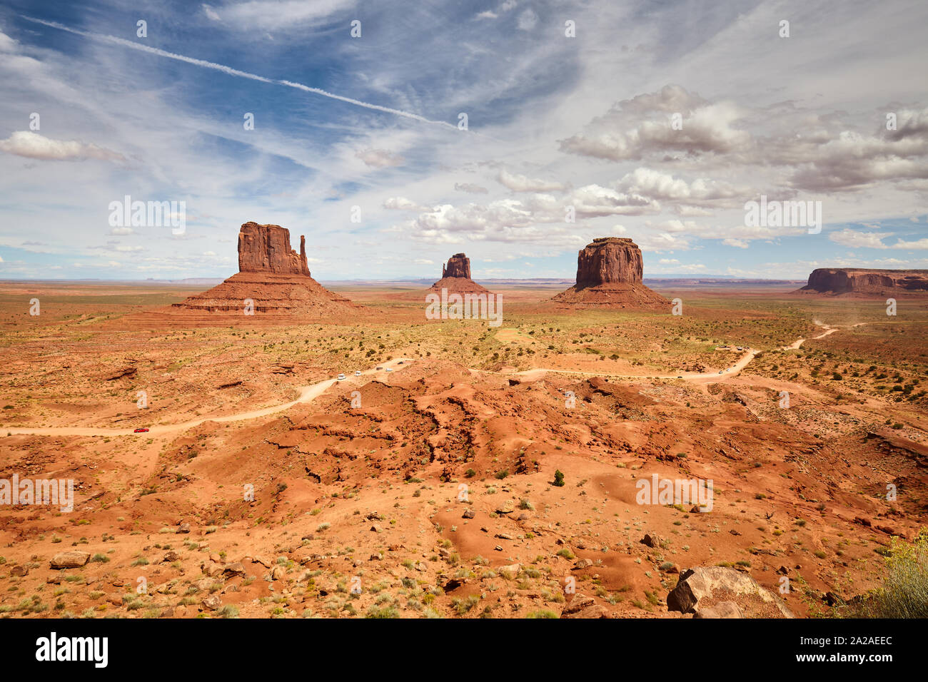 Famous view of the Monument Valley rock formations (West Mitten Butte ...