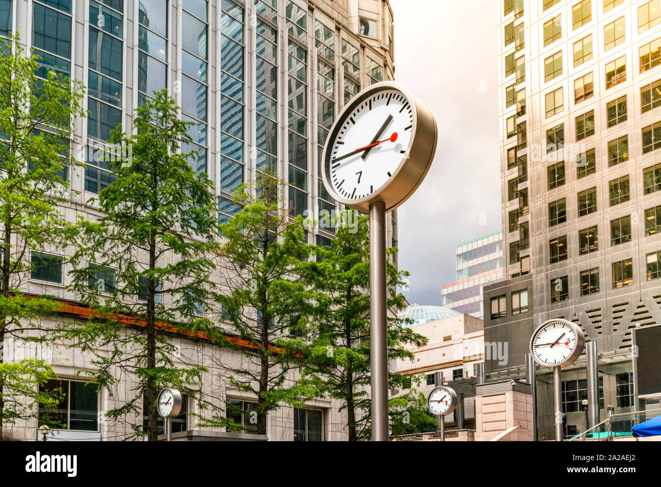 Large clock in a modern office plaza in the city Stock Photo - Alamy