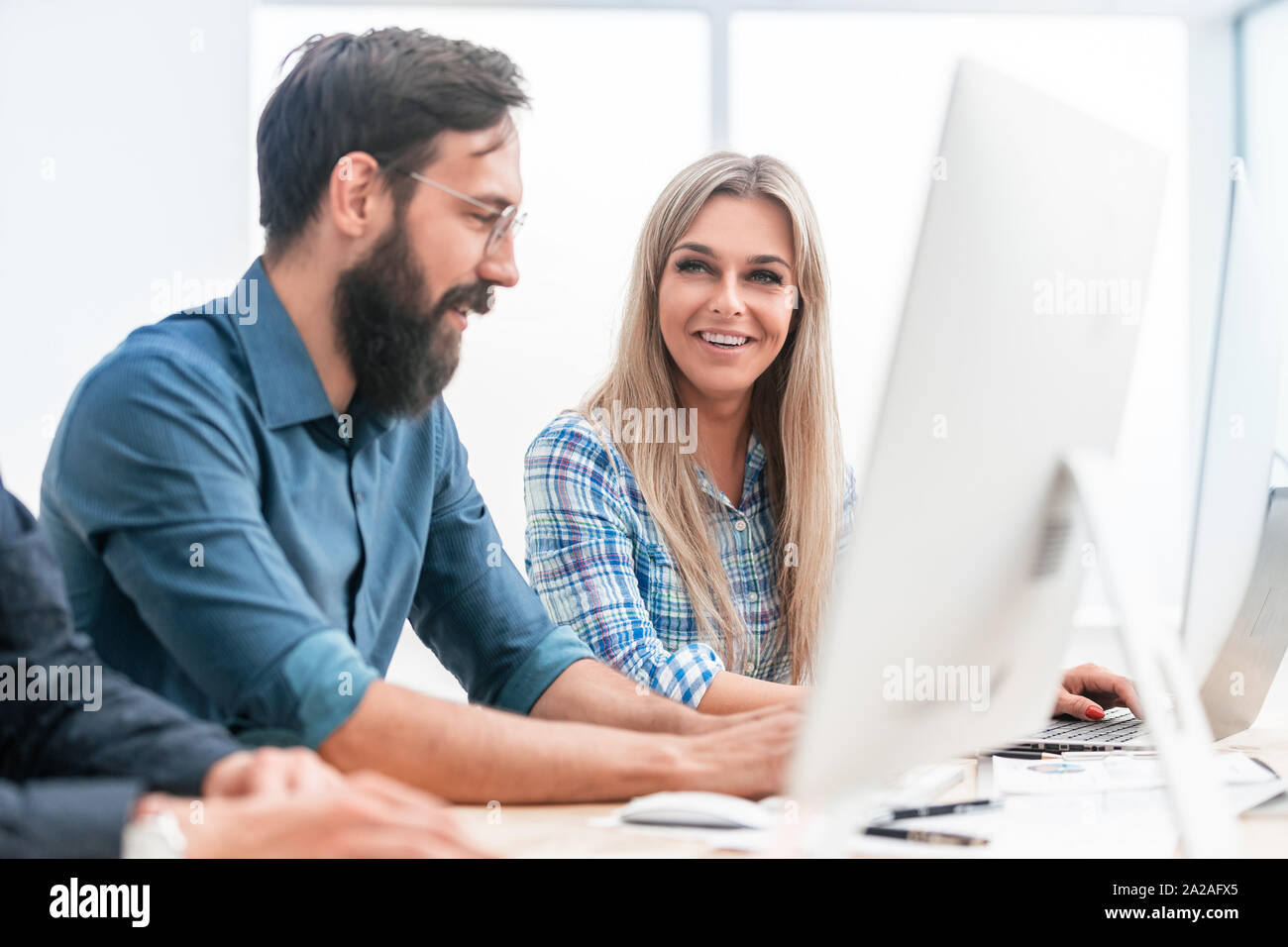Tech workers computers hi-res stock photography and images - Alamy