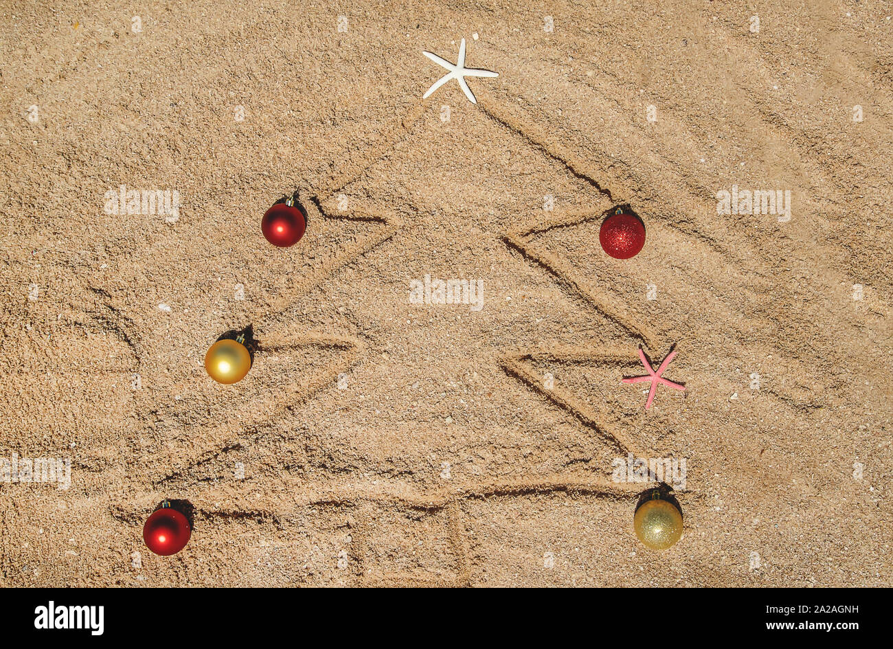 Merry christmas beach picture hi-res stock photography and images - Alamy