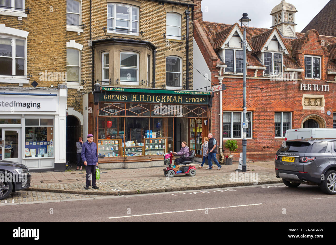 Old fashioned chemist hi-res stock photography and images - Alamy