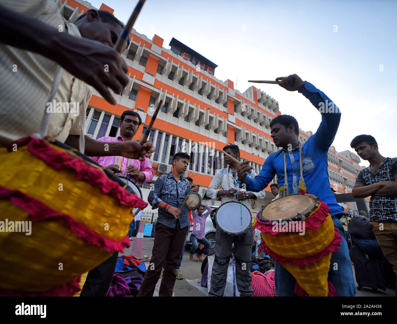 Kolkata, West Bengal, India. 2nd Oct, 2019. Traditional Bengali Drum ...
