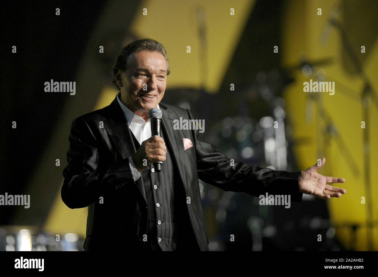 Karel gott live on stage hi-res stock photography and images - Alamy