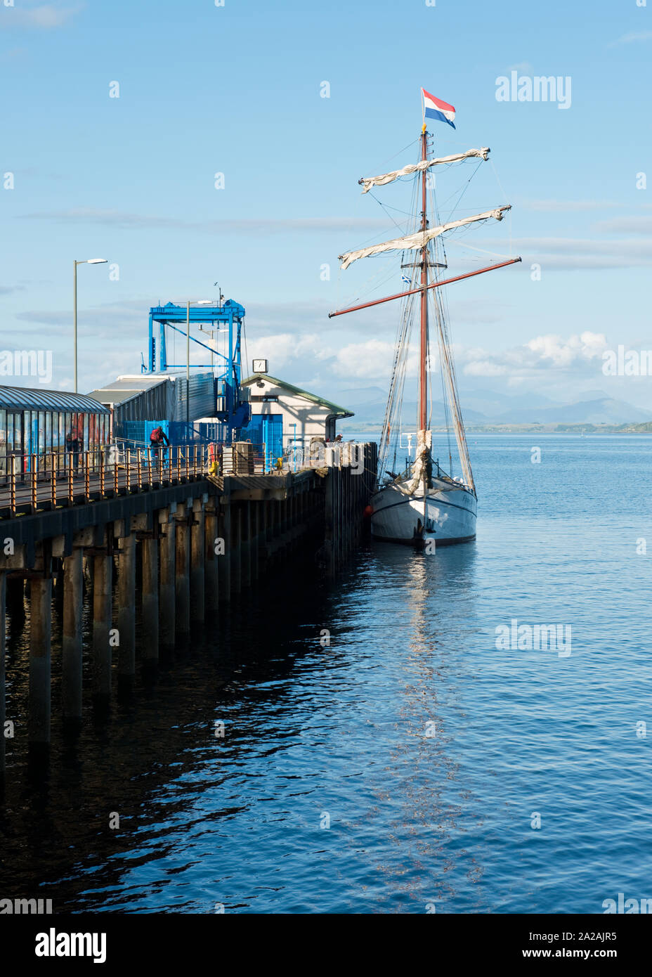 Oban ferry terminal hi-res stock photography and images - Alamy