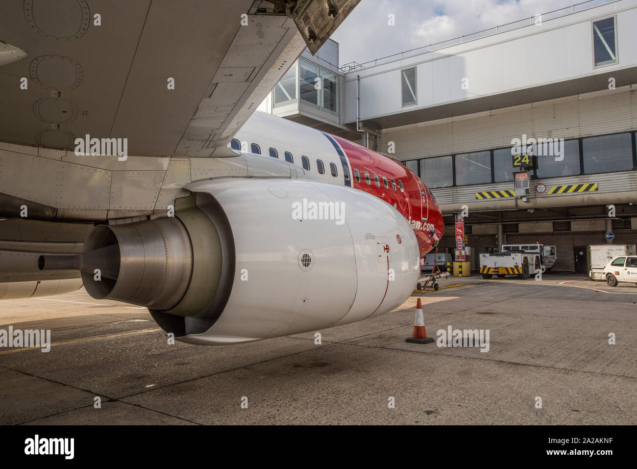 Female Pilot Airline High Resolution Stock Photography and Images - Alamy