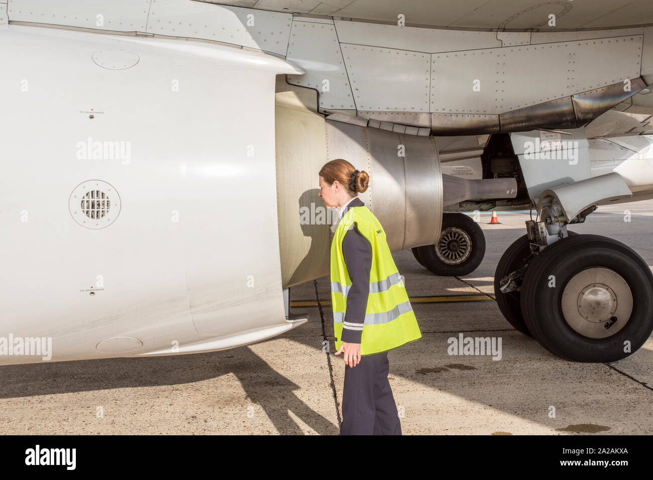 Female Pilot Airline High Resolution Stock Photography and Images - Alamy