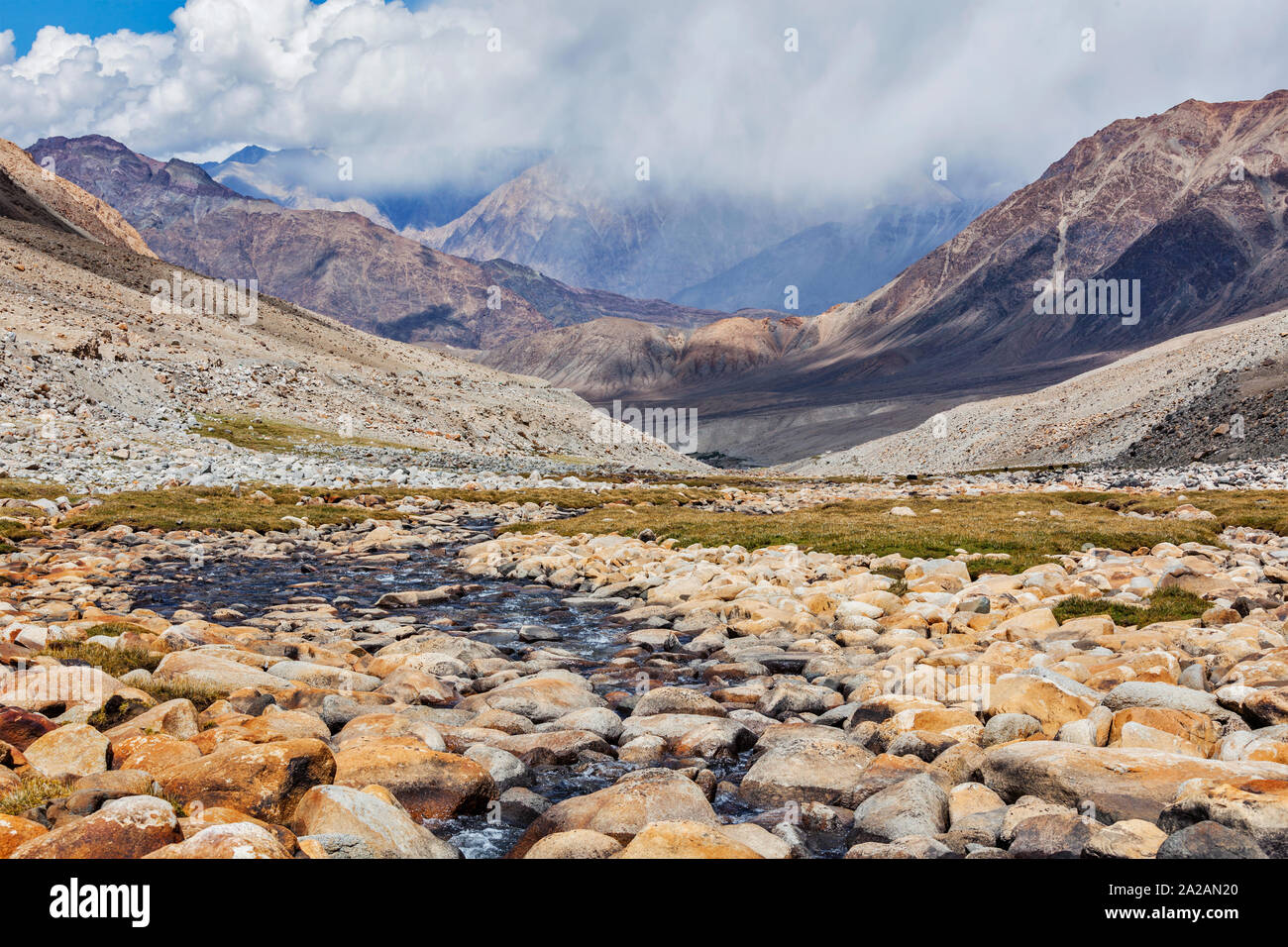 Indian mountain scenery hi-res stock photography and images - Alamy