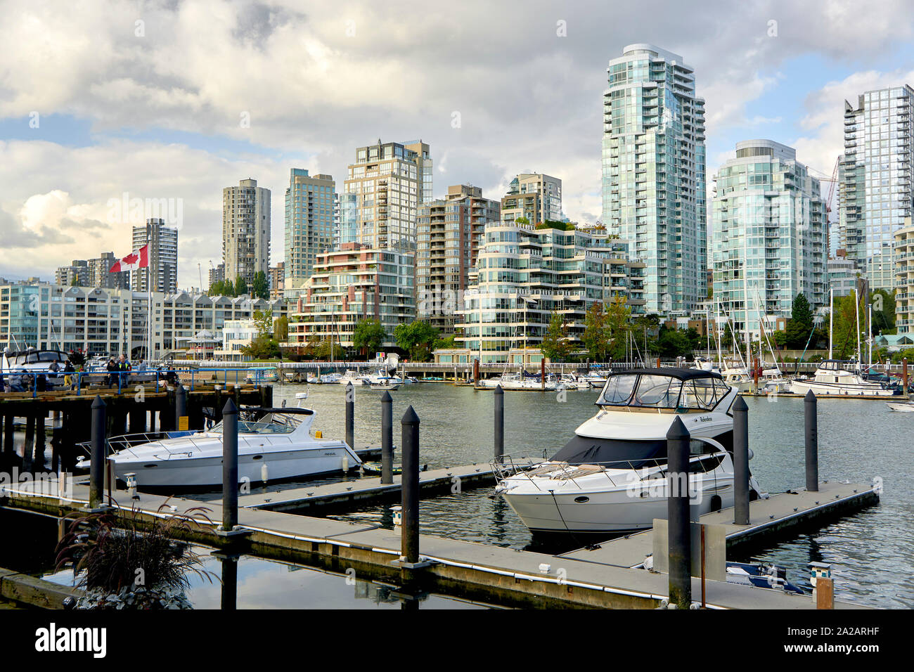 Vancouver block building hi-res stock photography and images - Alamy