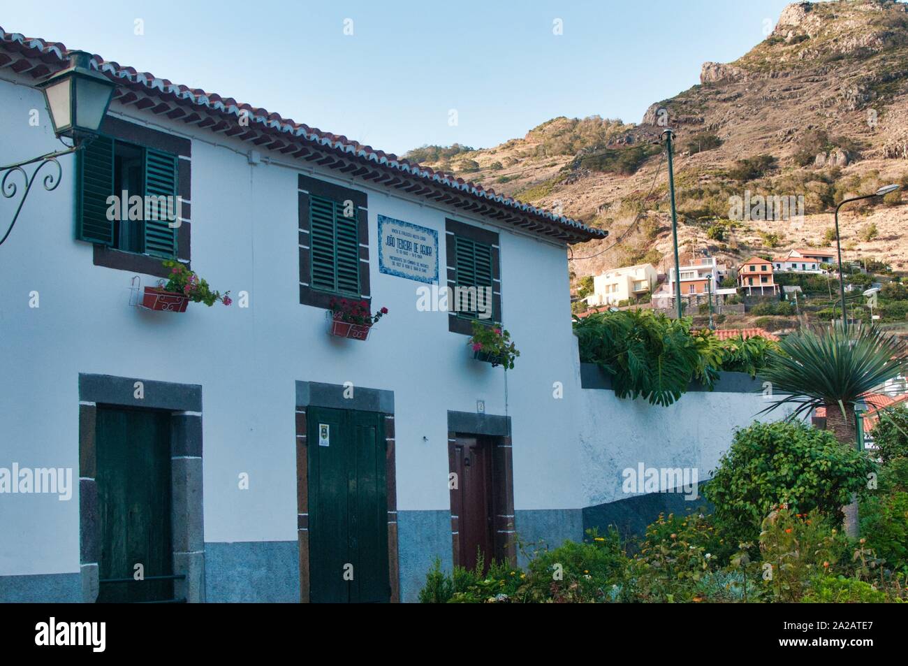 Madeira portugal traditional house hi-res stock photography and images ...