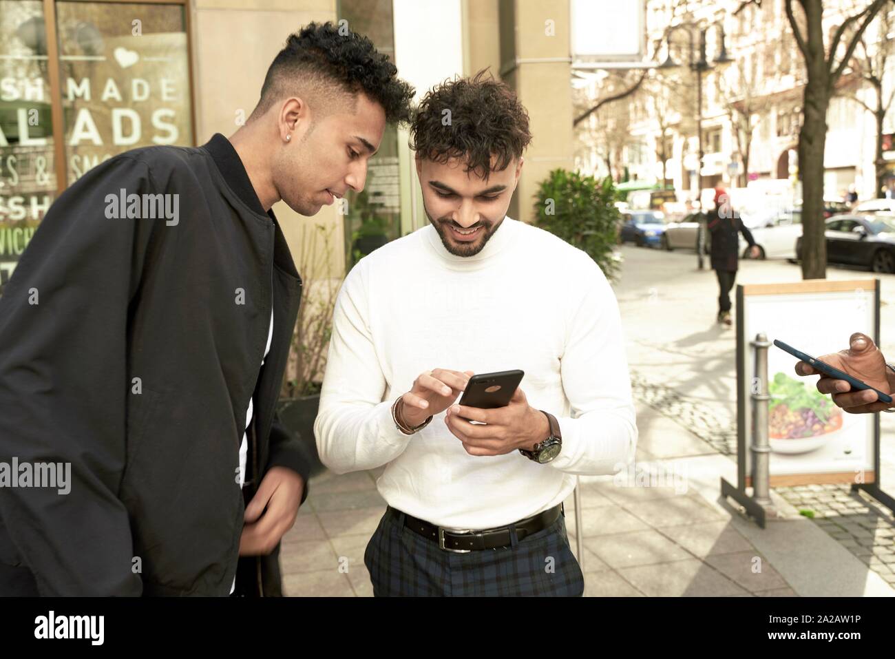 Smartphone smartphones street scene hi-res stock photography and images ...