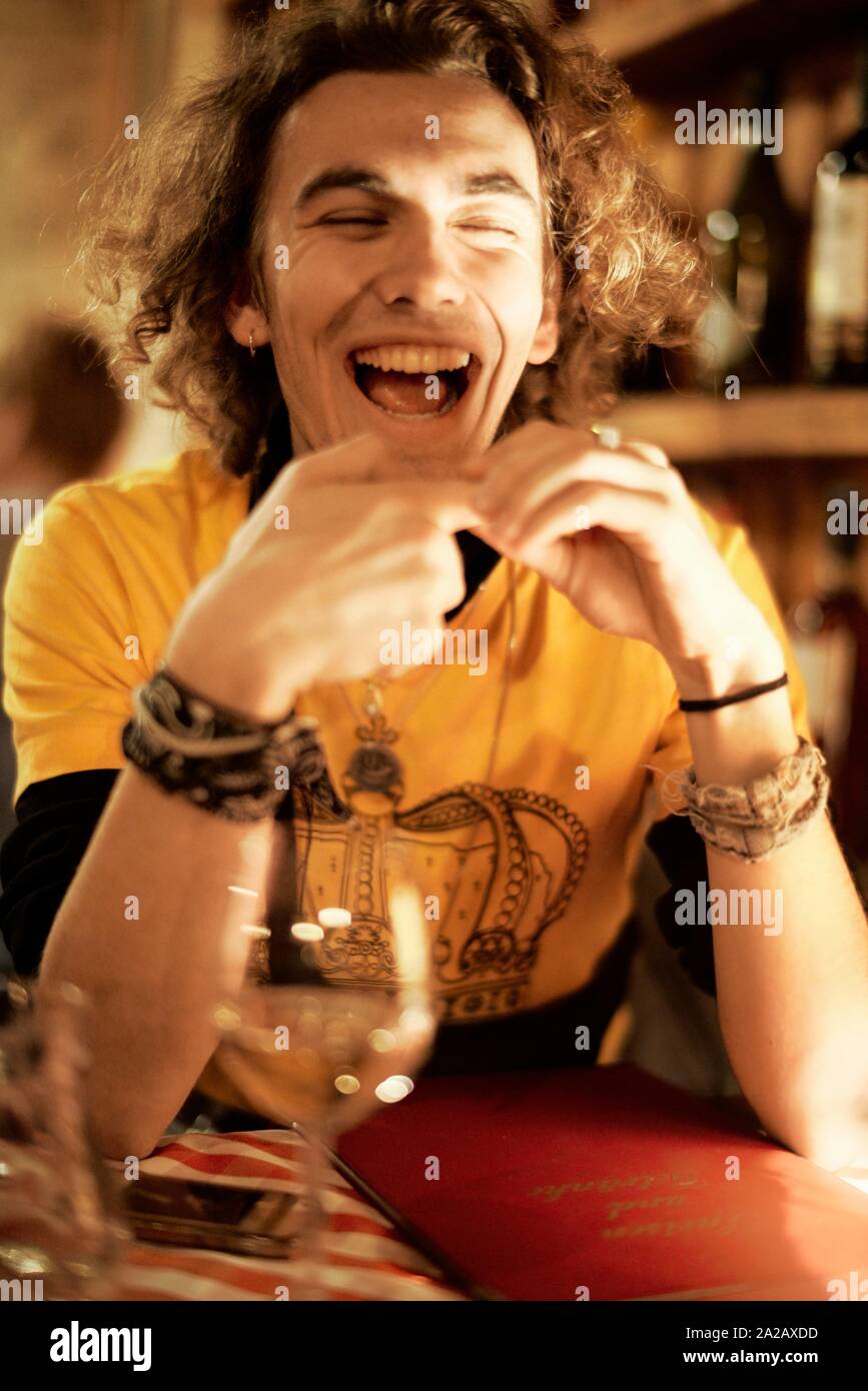 Loud restaurant hi-res stock photography and images - Alamy