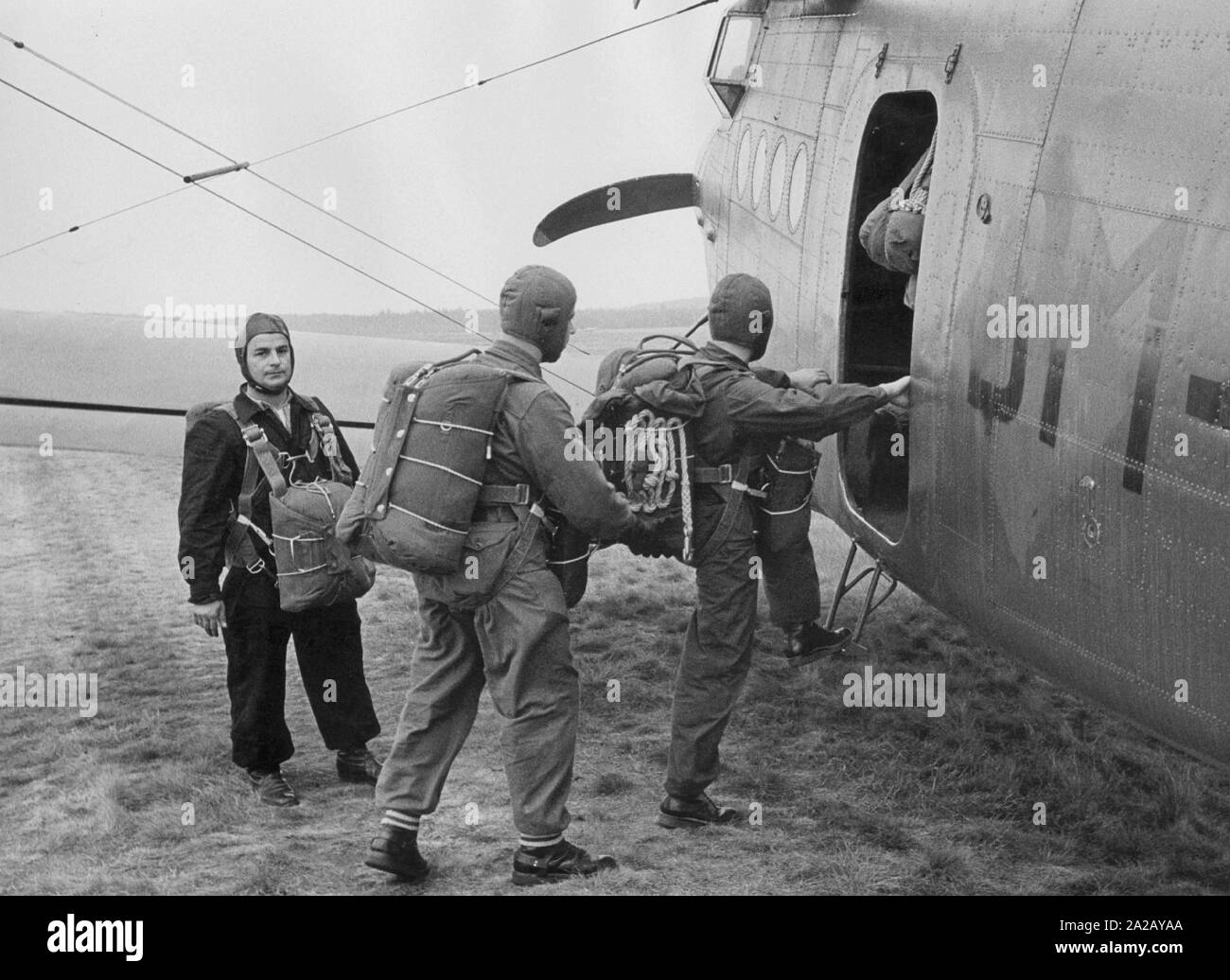 Parachute jump training at the Society for Sport and Technology ...