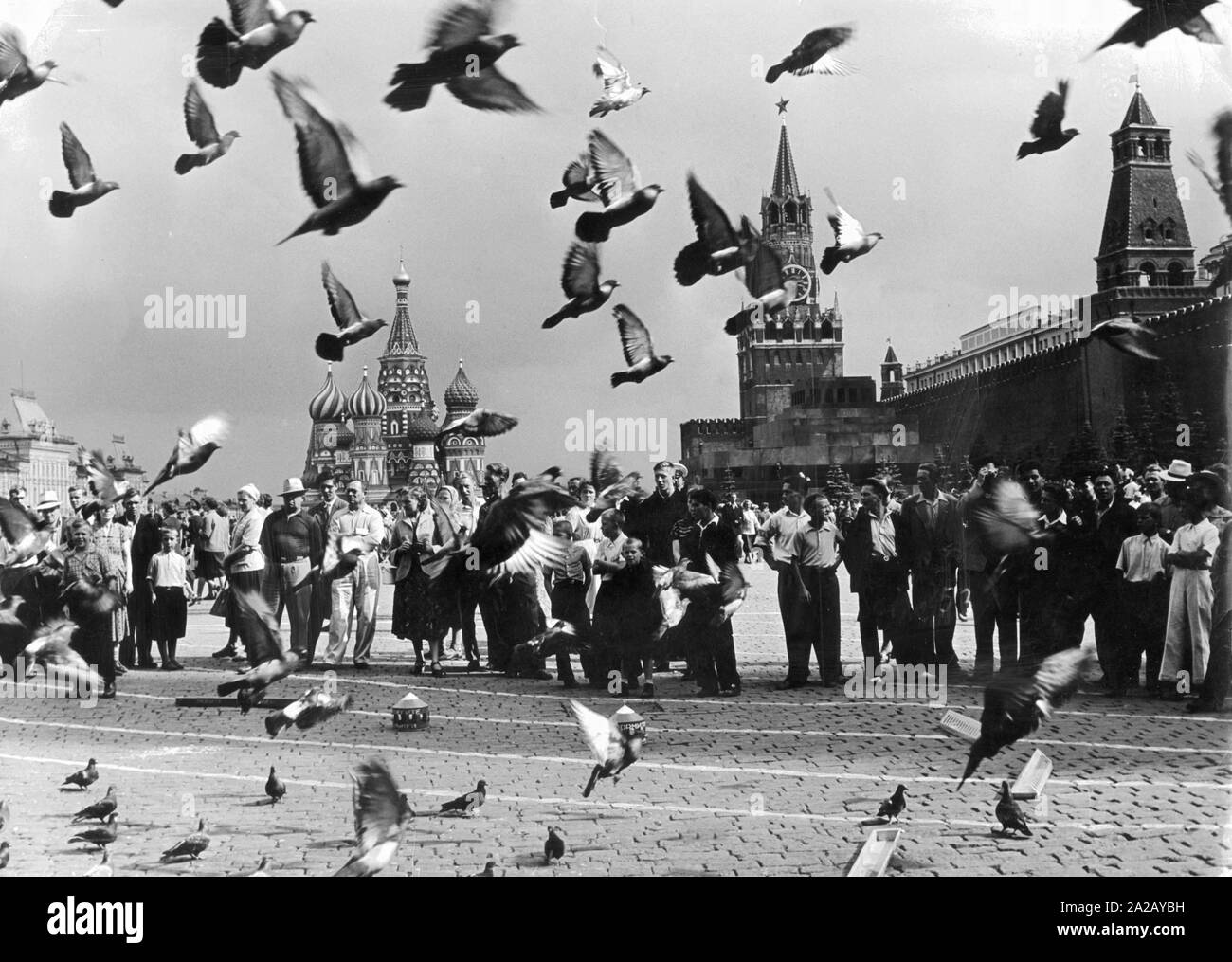 Red building by kremlin Black and White Stock Photos & Images - Alamy