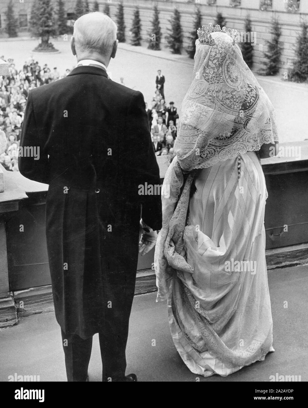 1950 couple hi-res stock photography and images - Alamy
