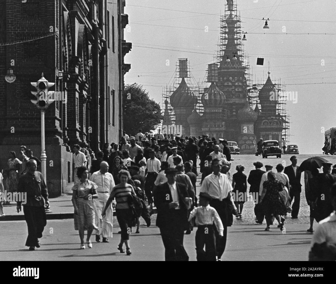 Square in front st Black and White Stock Photos & Images - Alamy