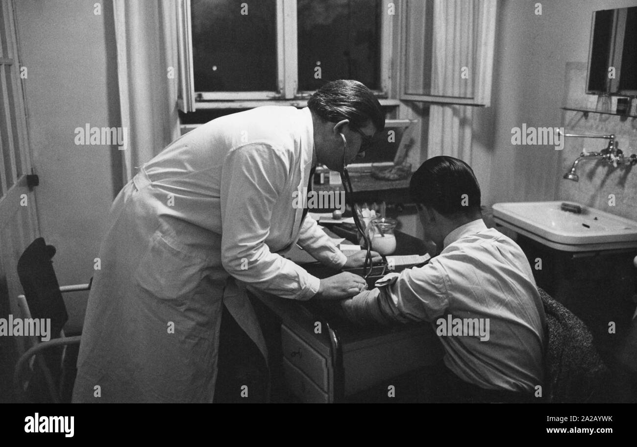 1950s hospital hi-res stock photography and images - Alamy