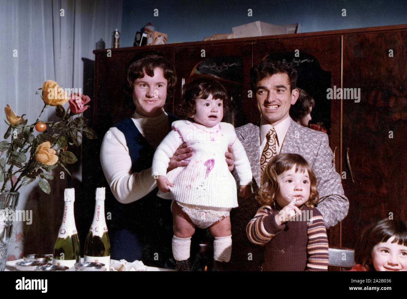 Family with children 1990 europe hi-res stock photography and images ...