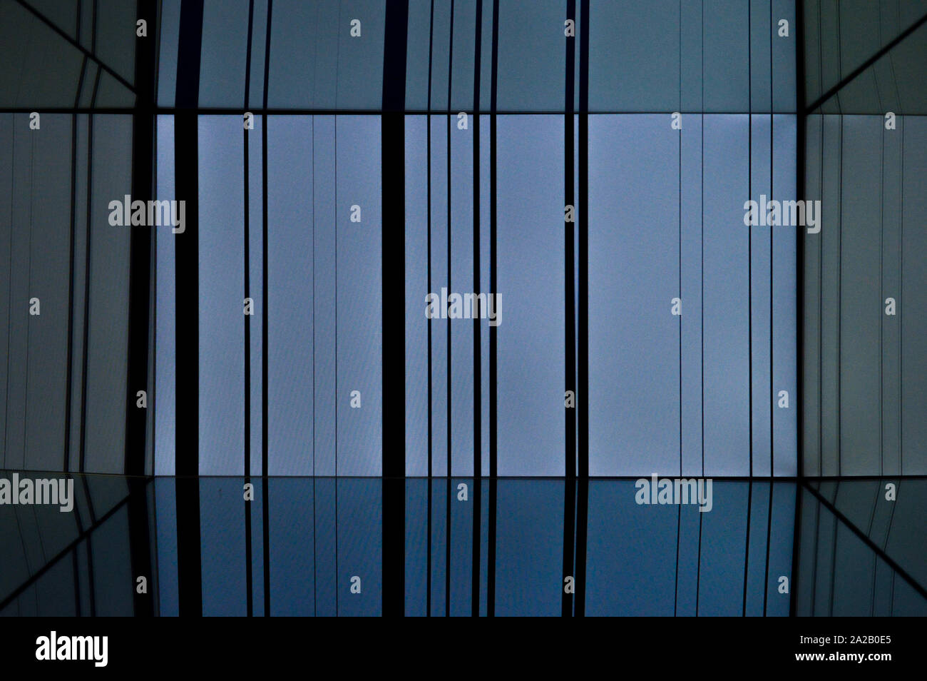 Mirrors background hi-res stock photography and images - Alamy
