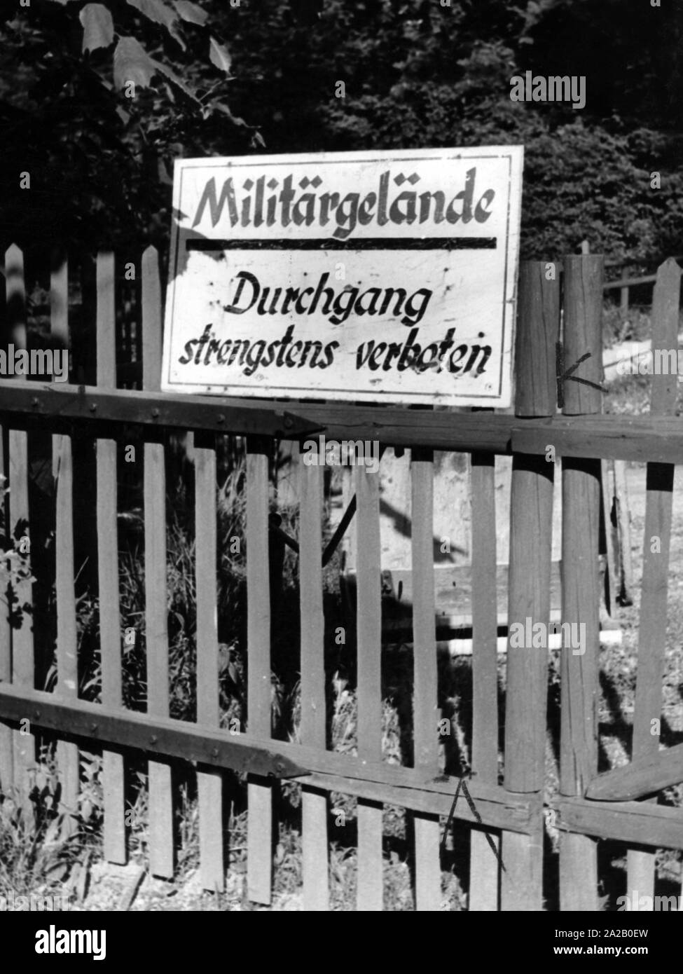 The picture shows a warning sign on the edge of a US military ground ...