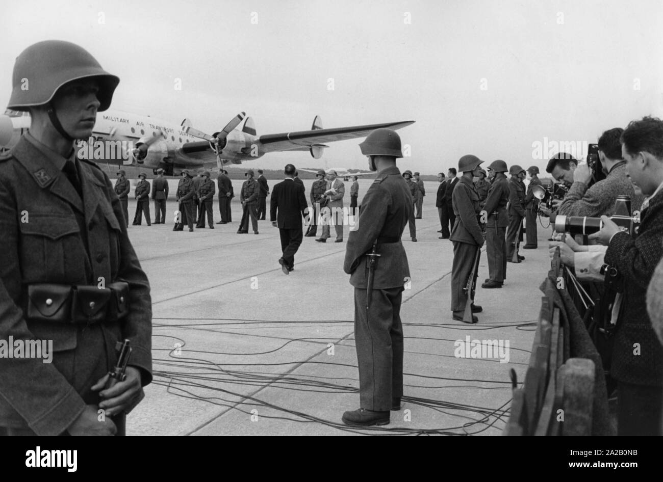 Officials and photographers Black and White Stock Photos & Images - Alamy