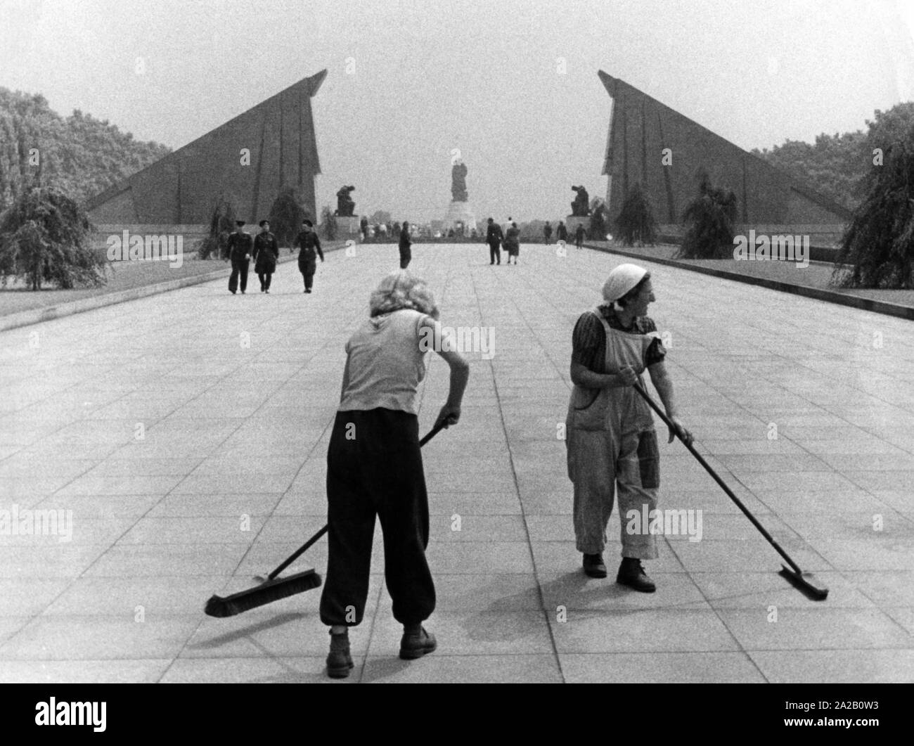 Soviet workers hi-res stock photography and images - Alamy