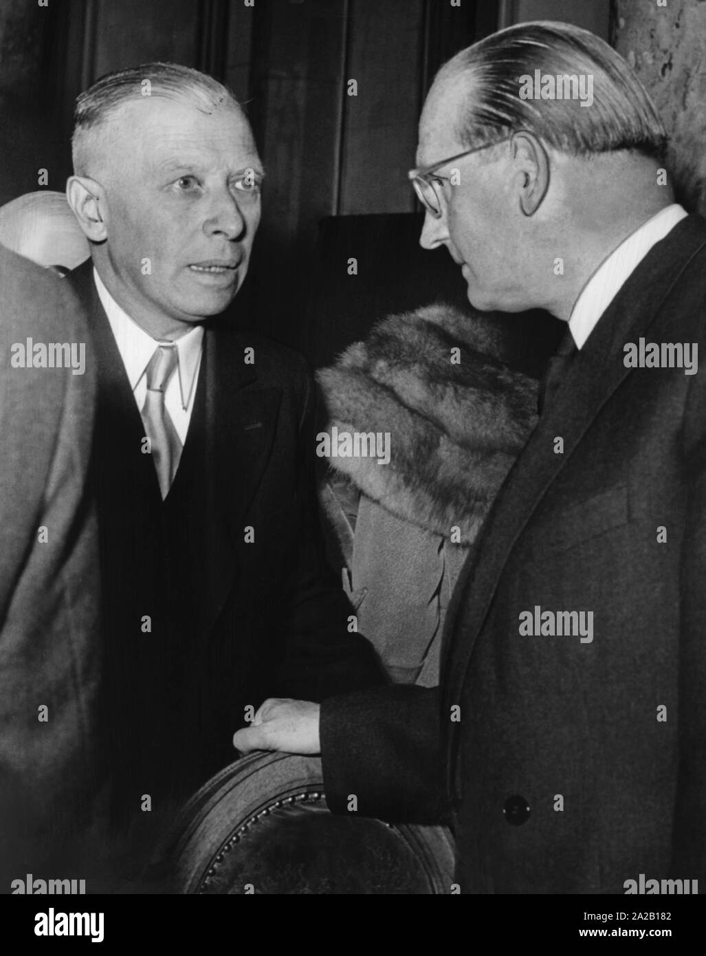 German generals Hans Speidel (r.) and Adolf Heusinger (l.) In ...