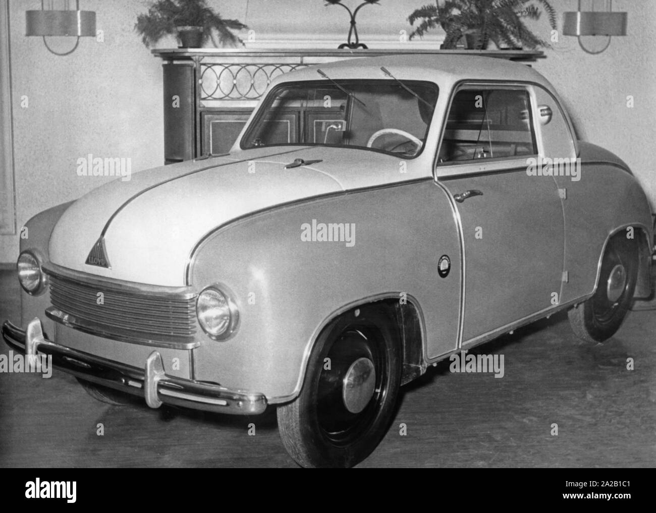 The picture shows a Lloyd 300 of the Bremen Lloyd Motoren Werke. The ...