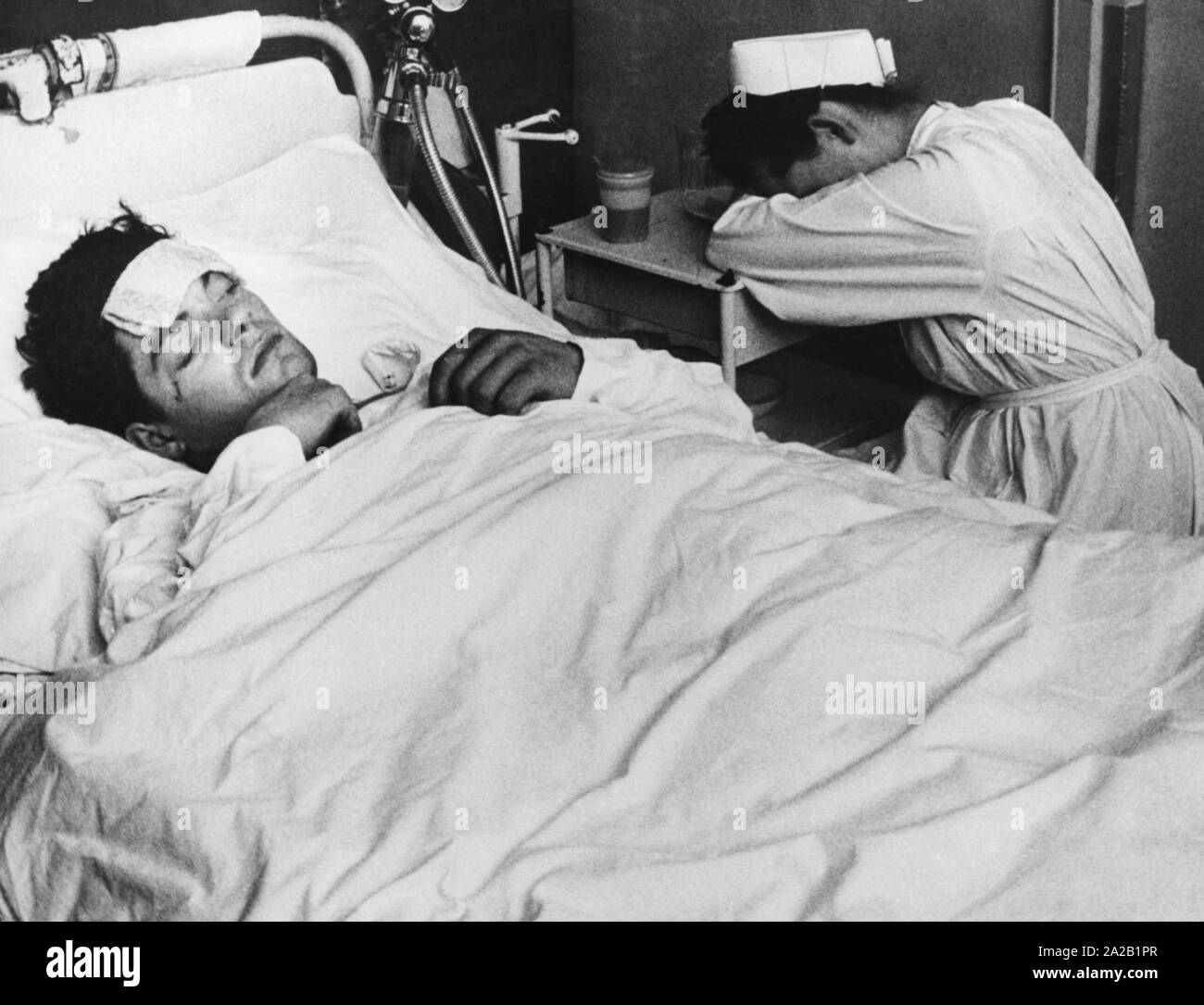 Nurse at the bed of a seriously ill patient. Undated photo from around ...