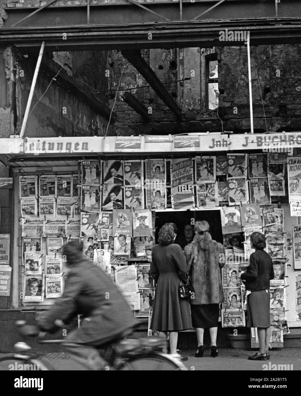 Display of newspapers Black and White Stock Photos & Images - Alamy
