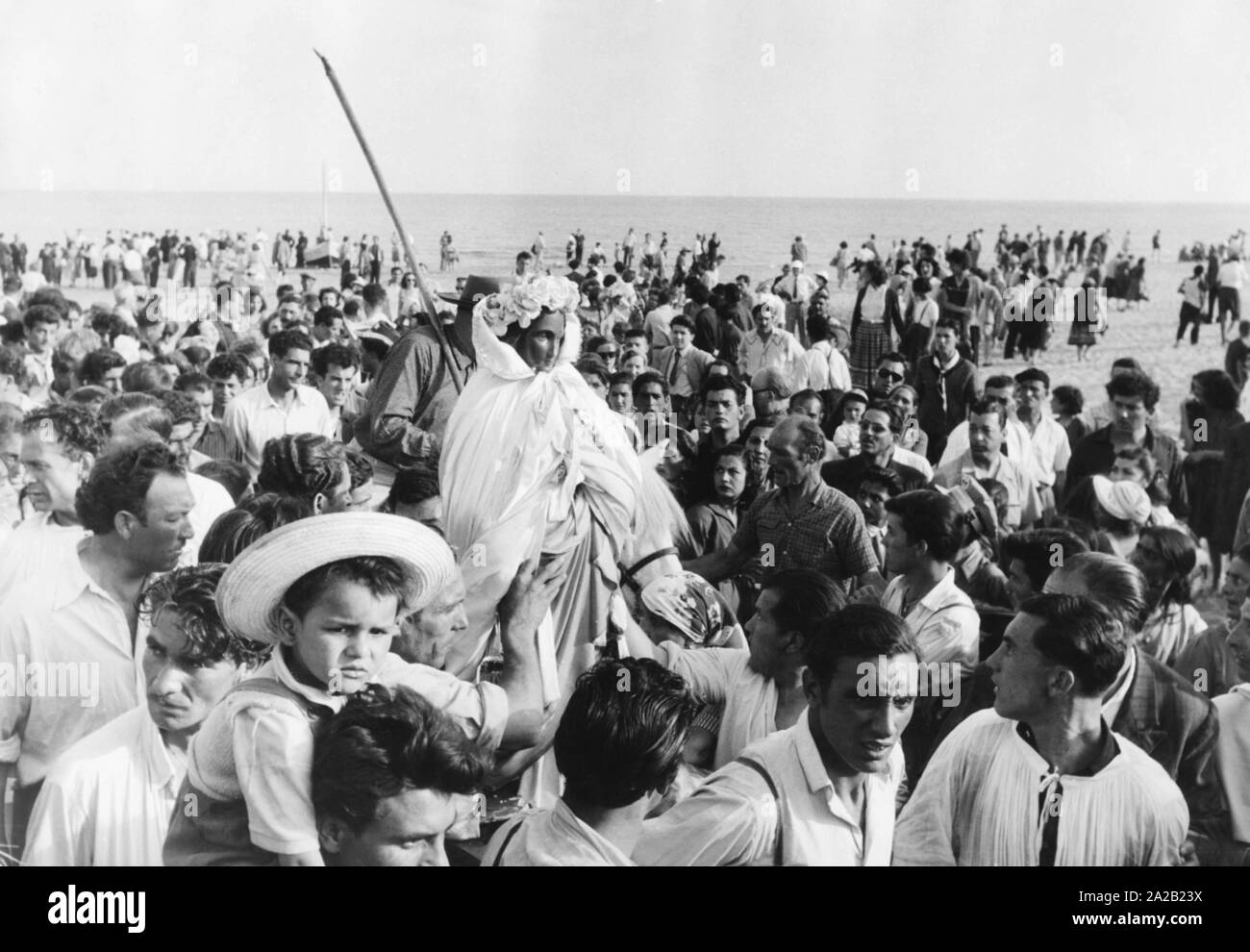 Church procession 1950s hi-res stock photography and images - Alamy