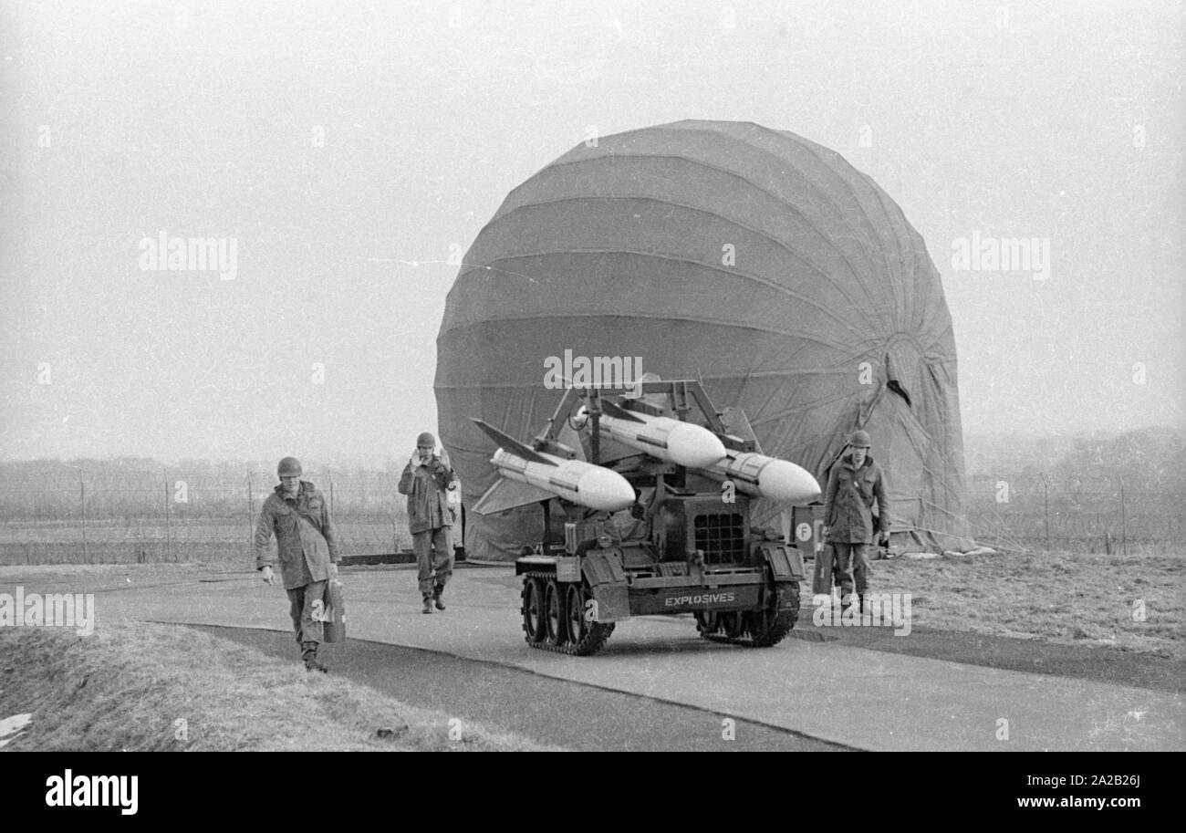 Photo series made during a visit to a unit of the Bundeswehr at ...