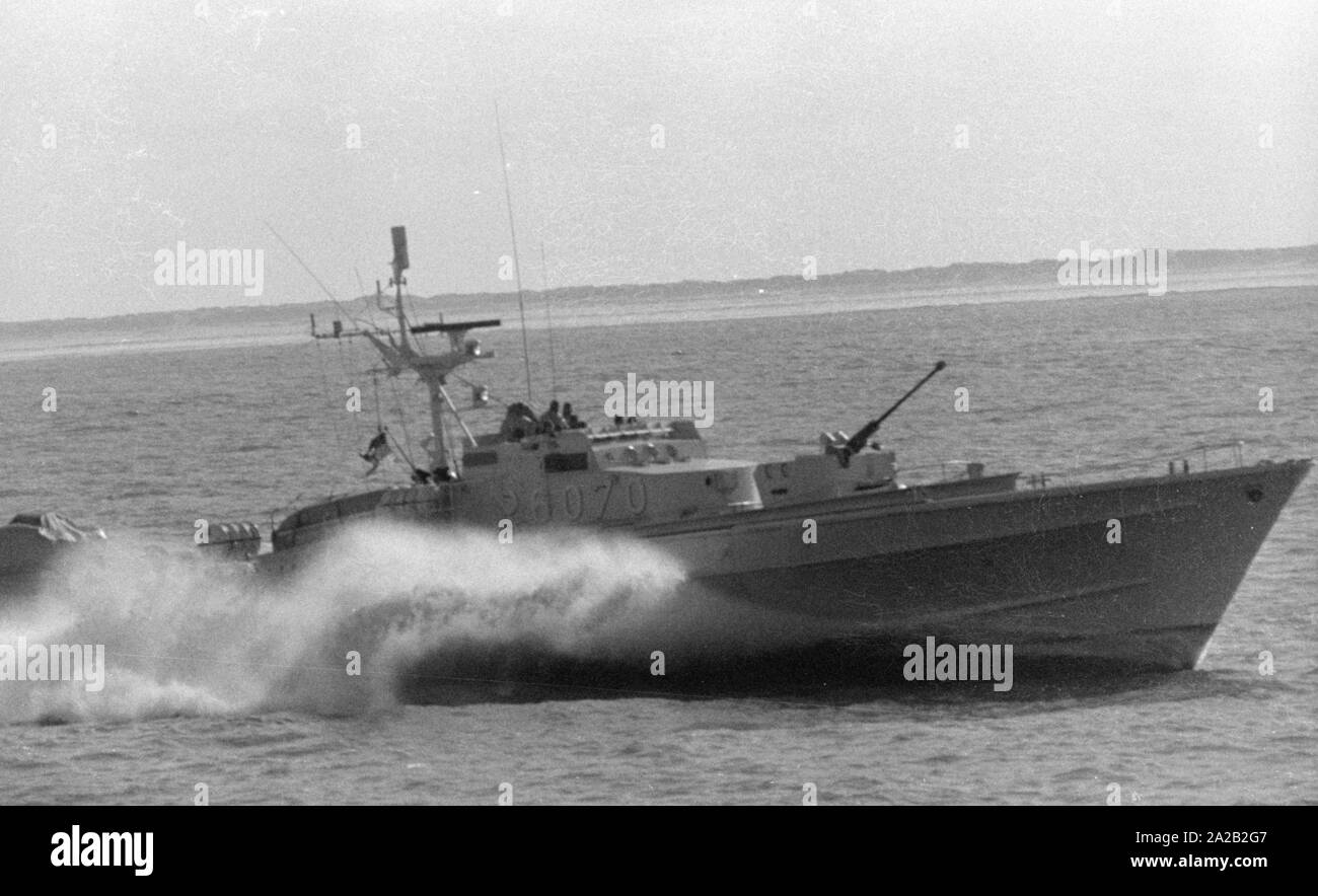 Class 141 speedboat of the German Navy in the North Sea Stock Photo - Alamy