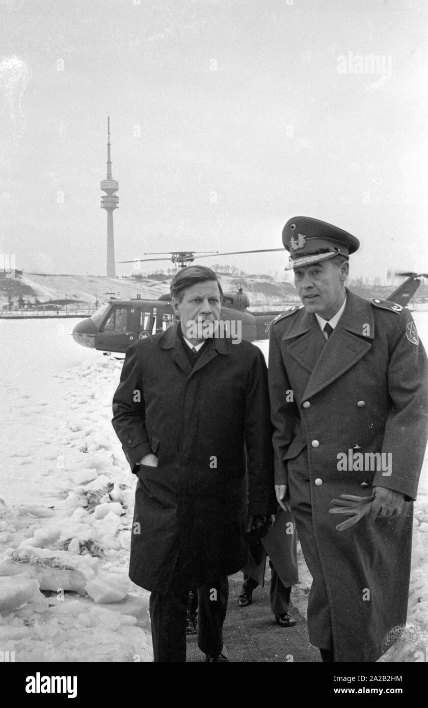Visit at the Offizierschule des Heeres in Munich. Federal Minister of ...