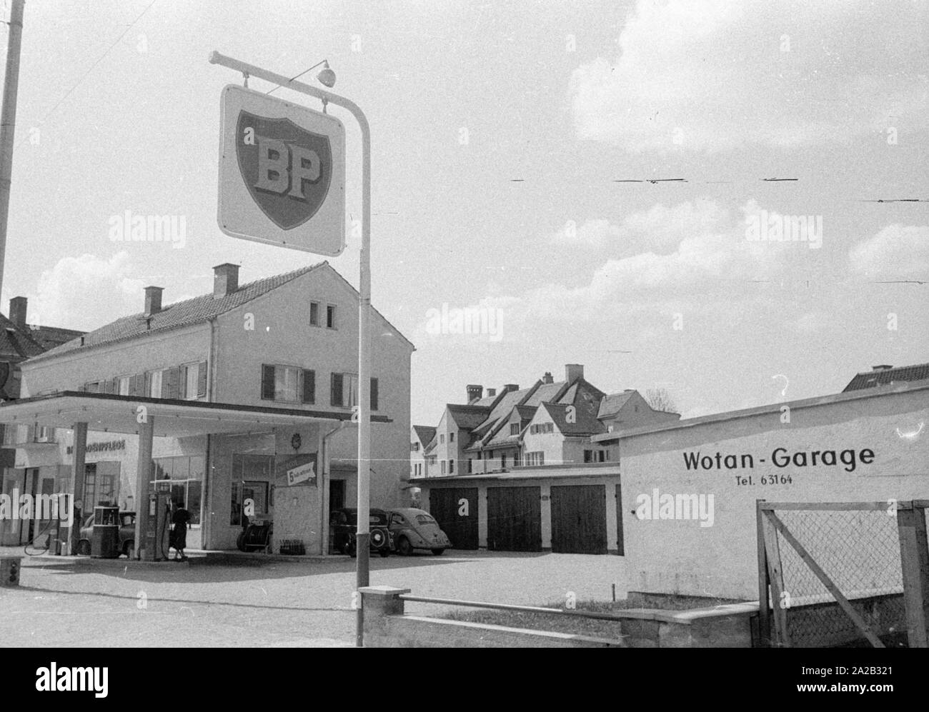 British petroleum logo Black and White Stock Photos & Images - Alamy