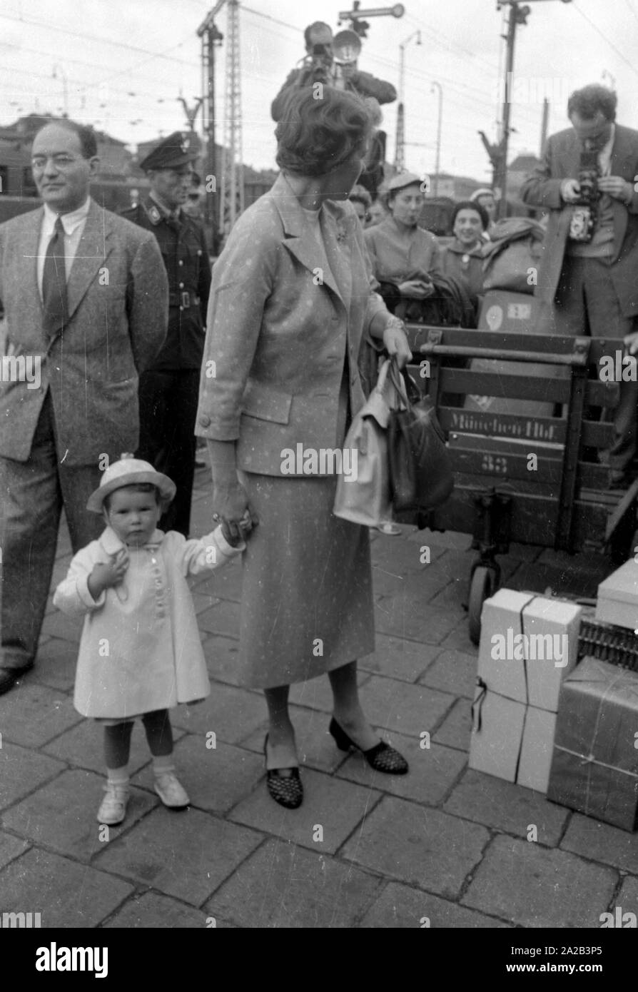 Ingrid bergman family hi-res stock photography and images - Alamy