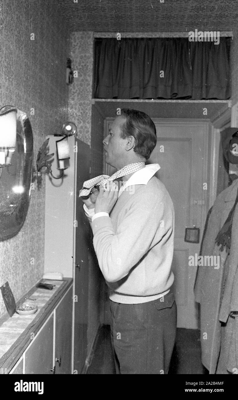 Photo of actor Rudolf Lenz in his apartment Stock Photo - Alamy