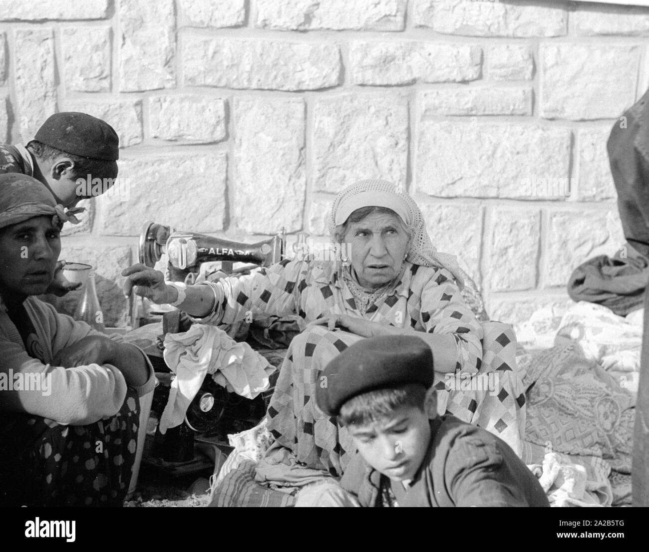 1960s sewing machine hi-res stock photography and images - Alamy