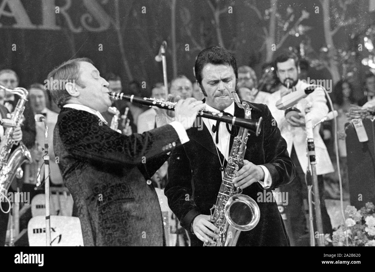 Musicians play at the Film Ball in Munich. In the foreground, from left ...