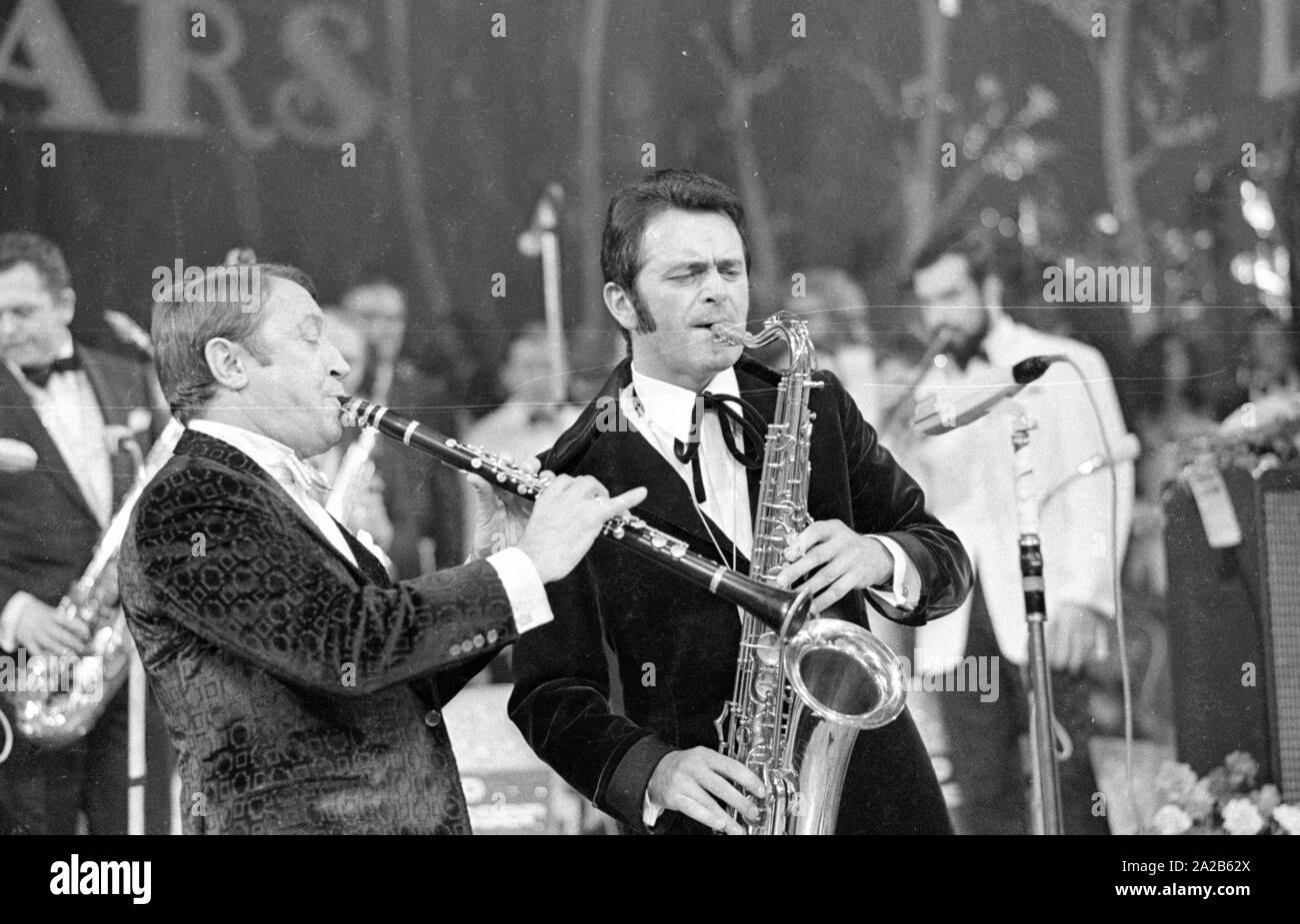 Musicians play at the Film Ball in Munich. In the foreground, from left ...