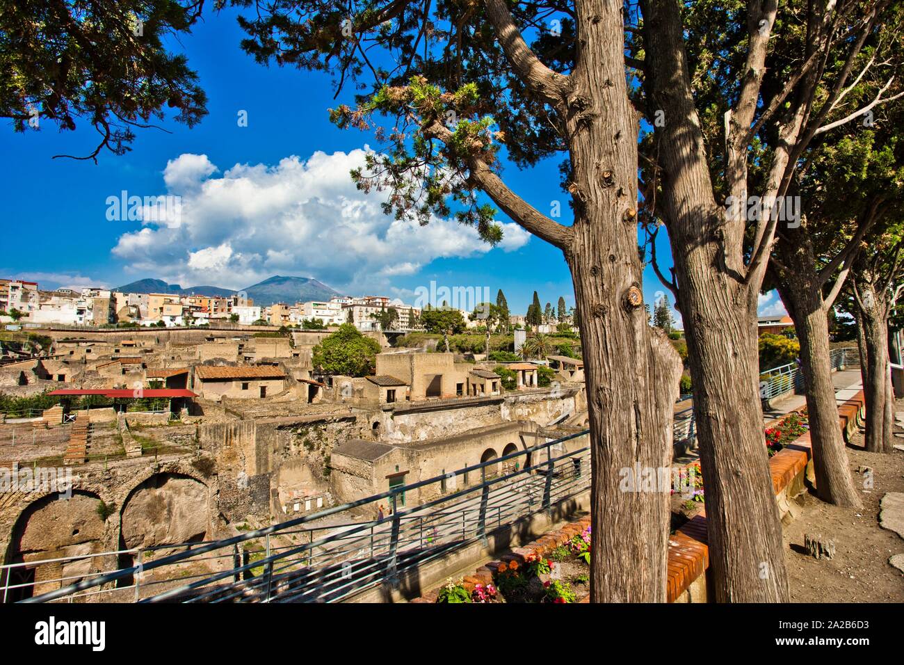 Herculaneum italy vesuvius hi-res stock photography and images - Alamy